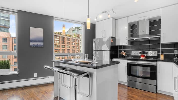 Room In A Shared Condo W/ Pool, Hot Tub & Parking - Vancouver