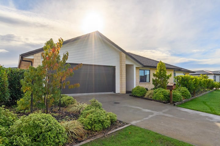 Tauranga - Stylish Retreat In The Lakes 4 Bedrooms - 陶朗加