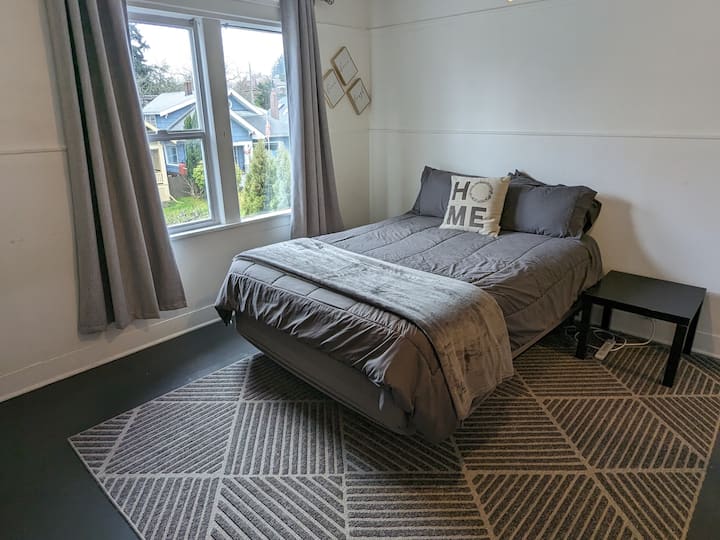 North End Tacoma Private Bedroom - Tacoma, WA