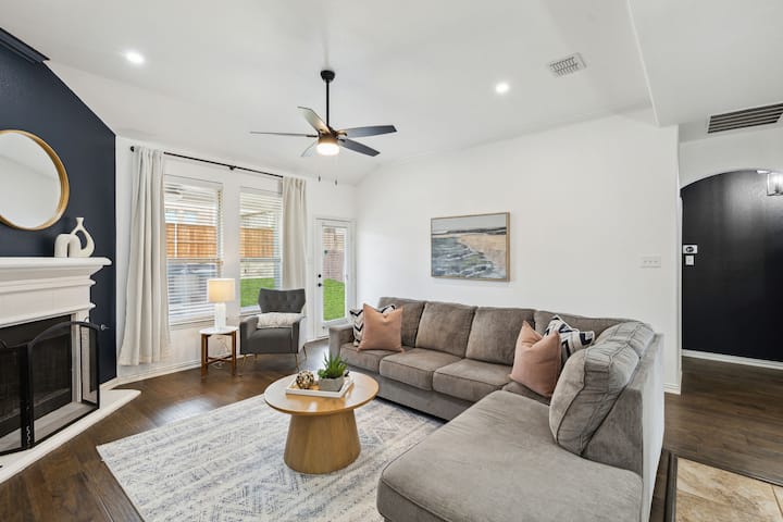 Tch - Spacious 4bd/2.5ba In Fort Worth With Office - Roanoke, TX
