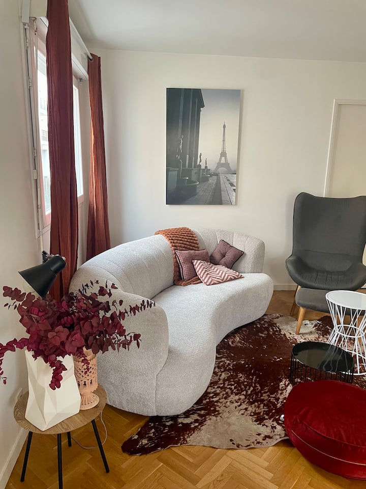 Chill, Quiet & Green Place Next To The Flea Market - ibis budget Paris Porte De Montmartre