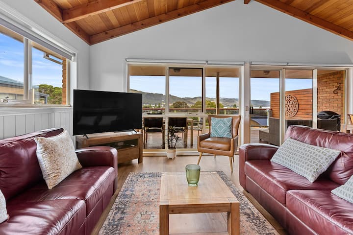Coastal Gem - Pool Table + Views - Apollo Bay