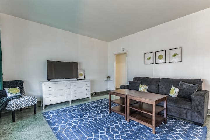 Lucky Limes 1 Br Near Hospital - Kenosha, WI