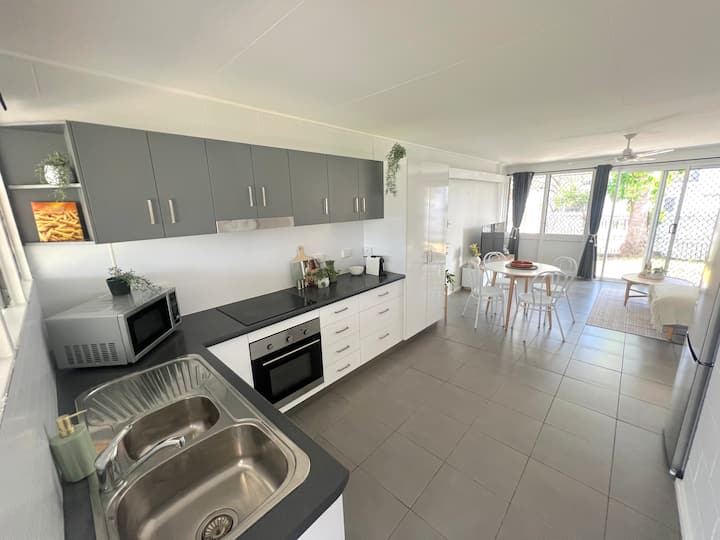 Hyde Park Haven: Cozy Home In Heart Of Qld - Townsville