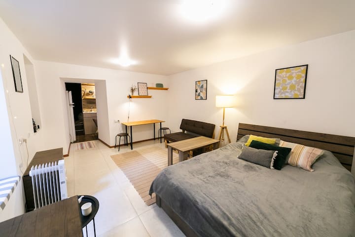 Quiet And Cozy Studio In The Center Near The Opera - Tiflis