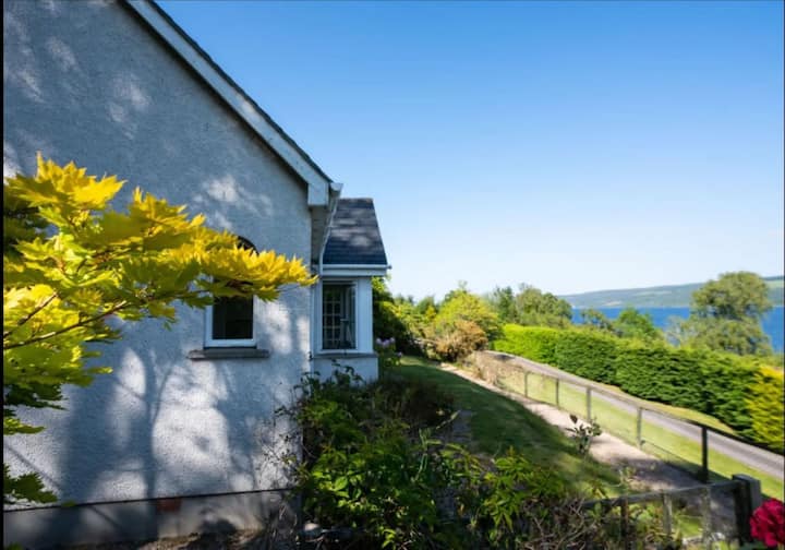 Picturesque Woodside Cottage - Loch Ness