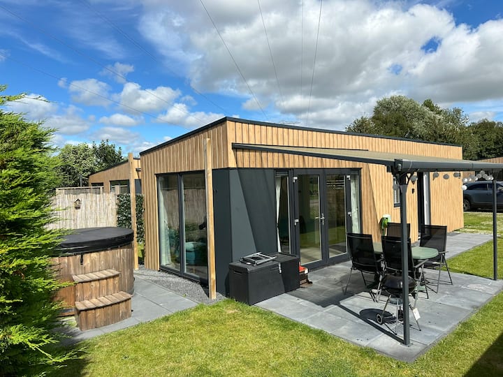 Chalet Met Hottub In Ibiza Stijl Te Zeeland - Goes