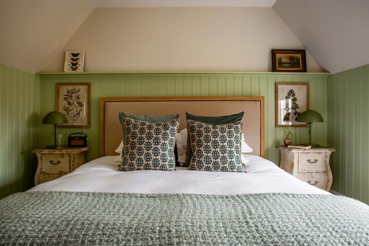 Charming 2 Bedroom Cottage South Cotswolds - Castle Combe
