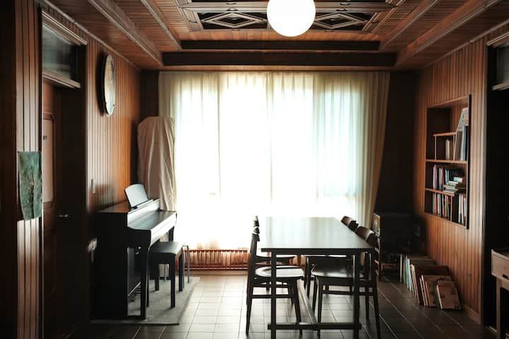 Retro Family House In 80s Style - Gangneung-si