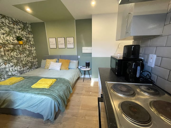 Market Dream King Bed, Deluxe Town Centre Studio - Northampton