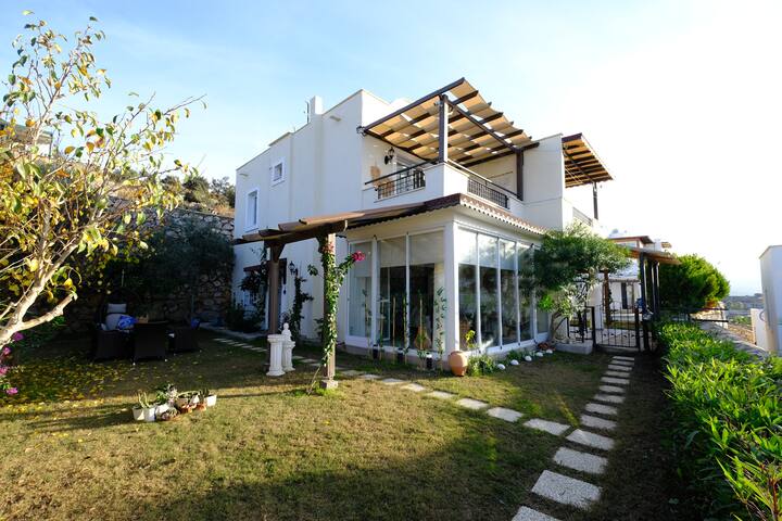 İç Mimardan Havuzlu Müstakil Villa - Güllük