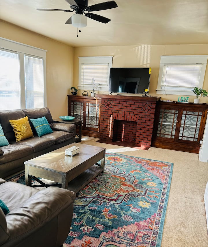 Beautiful 3 Bed Rooms Unit - 水牛城