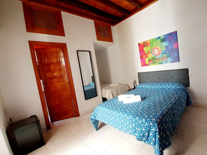 Ahc - Habitación Cuádruple Con Baño Privado - Córdoba, İspanya