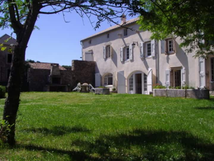 Manoir De Charme 3 éToiles Au Centre Des Causses - La Couvertoirade