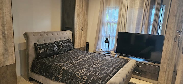 Romantic Ensuite Room Basisha Westville - Pinetown