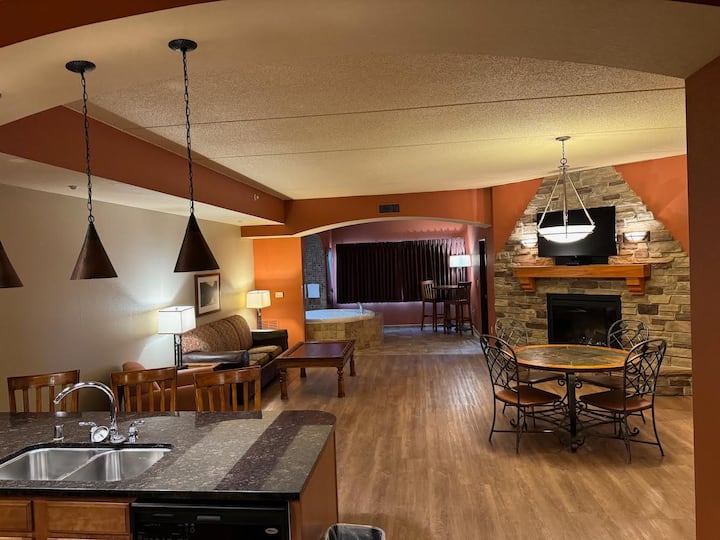 Updated Condo W/ Views And Waterparks - Wisconsin Dells, WI