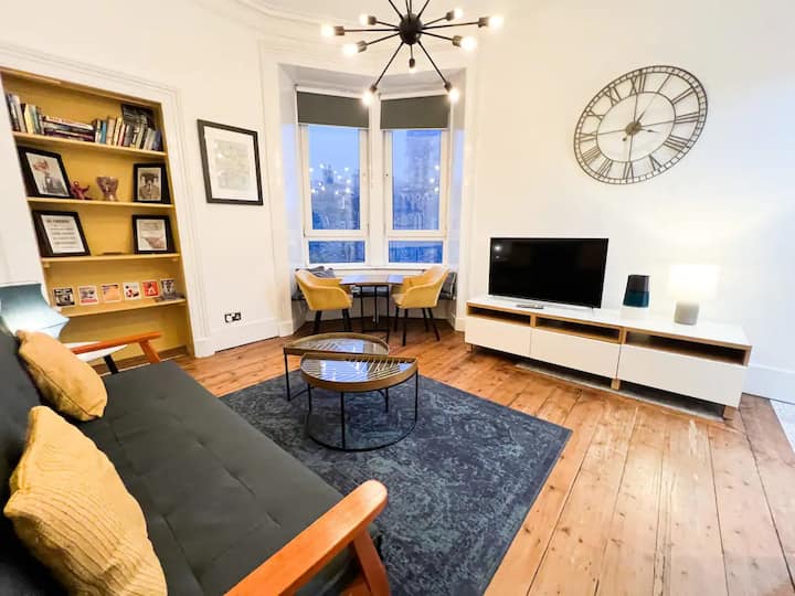 Central Edinburgh, Quirky & Modern 1 Bed Apartment - Leith