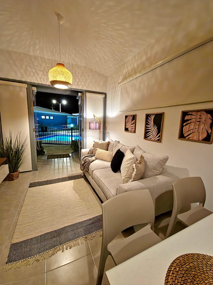 Pool Front / Walk To The Beach / King Bed - Rincón