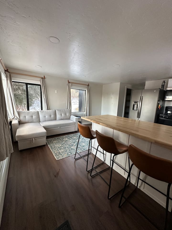 The Hidden Hideaway Suite - Homer, AK