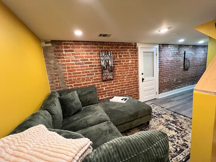 *New* Fun Yet Tranquil Hideaway - Denver, CO