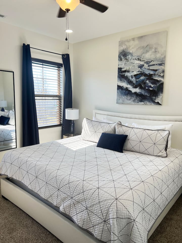 Centrally Located New Townhome Sleeps 6 - Lebanon, TN