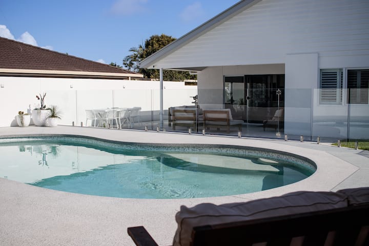 Luxe, Fun, Family Home With Pool - Gold Coast