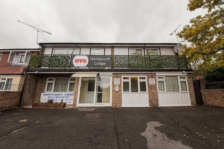 Standard Double Room - Shared Oyo Honeycroft Lodge - Uxbridge