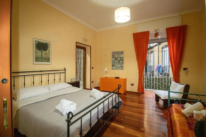 "Monticelli House Inthe Historical Center" - Naples
