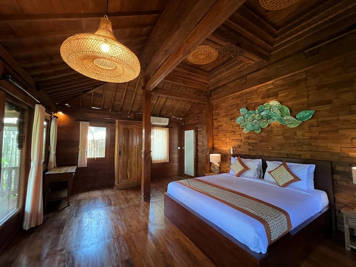 35% Off Special Wooden Bedroom Koi Pond View - 우부드