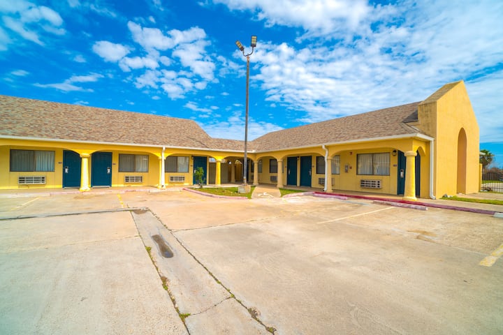 2 Bedroom Apartment Without Kitchenette - Corpus Christi, TX