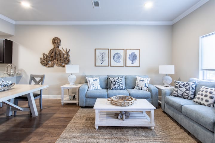 D's By The Sea * 3 Br Condo 5 Min Walk To Beach - Miramar Beach, FL