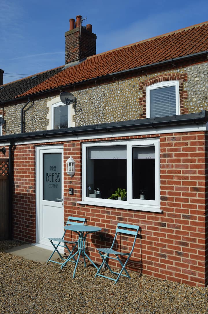 Super Stylish Flint Cottage Near Beach - Sheringham