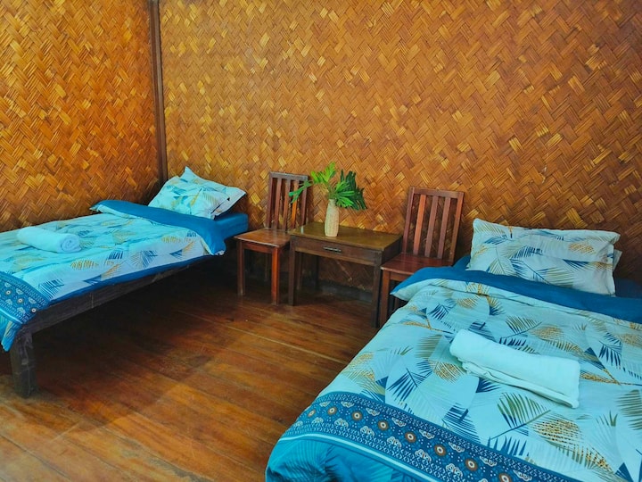 The Lokal Hut - Puerto Princesa