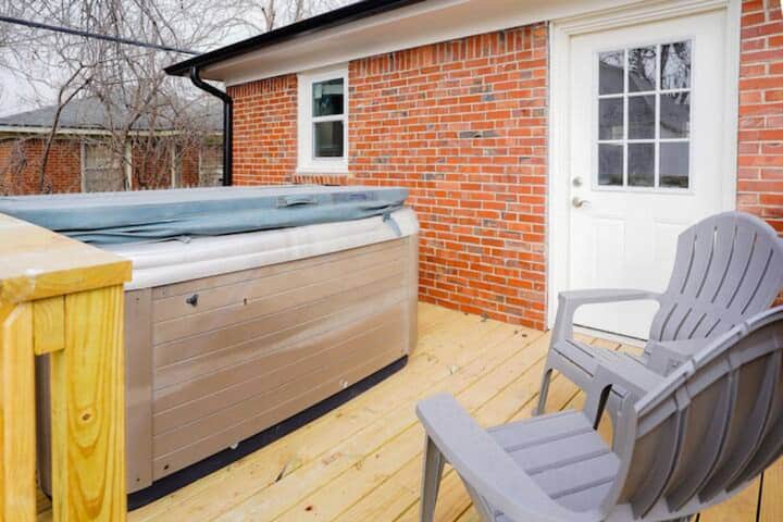Romantic  Bungalow Escape Hot Tub Dream - Oklahoma City, OK