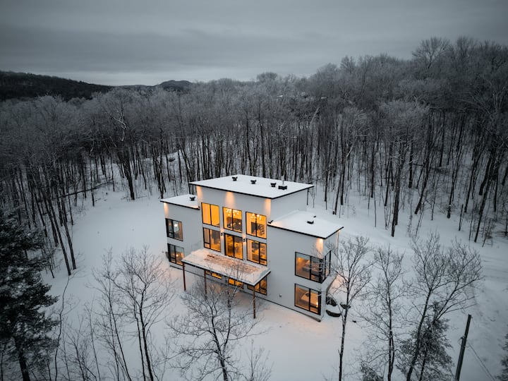 Chalet Peak Tremblant: Your Mountain Escape - Mont-Tremblant