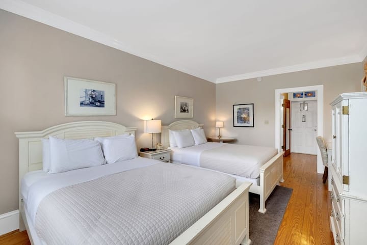 Tranquil House Inn - Standard Two Queen Room - Nags Head, NC