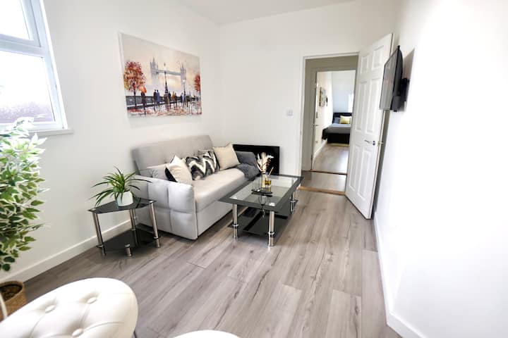 2 Bed Apartment Southsea - Sleeps 5 | Free Parking - ワイト島