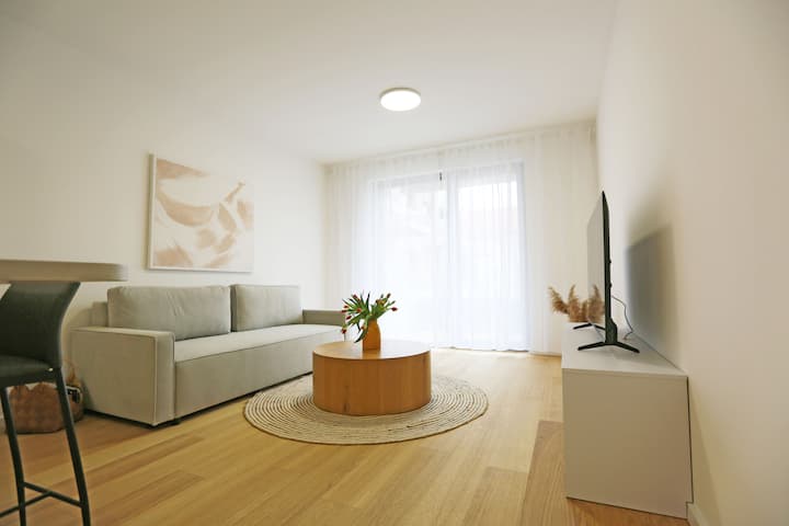 Modern Apartment W Balcony - Bratislava