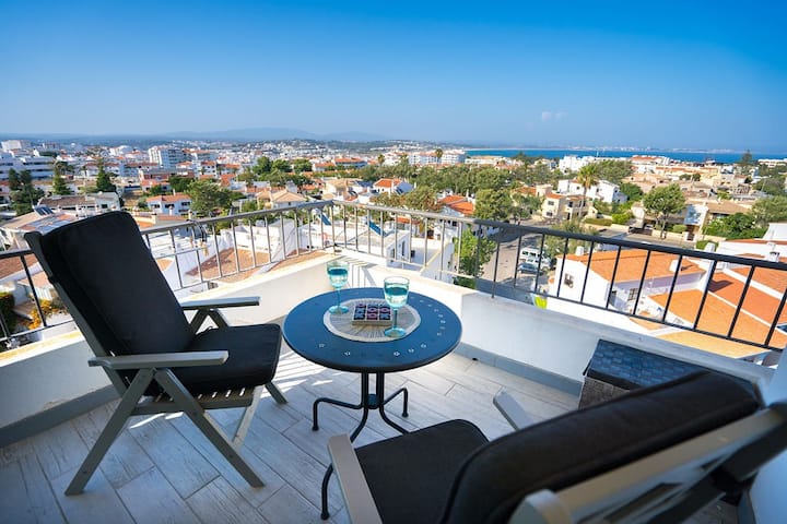 Stunning Seaview Studio Apartment - Lagos