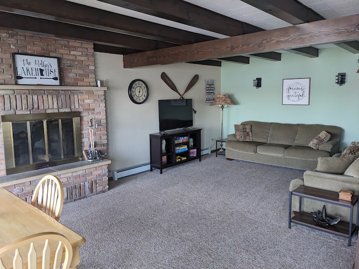 Charming 3 Bedroom Lake Francis Home On One Acre! - Duck Lake, Madison Lake