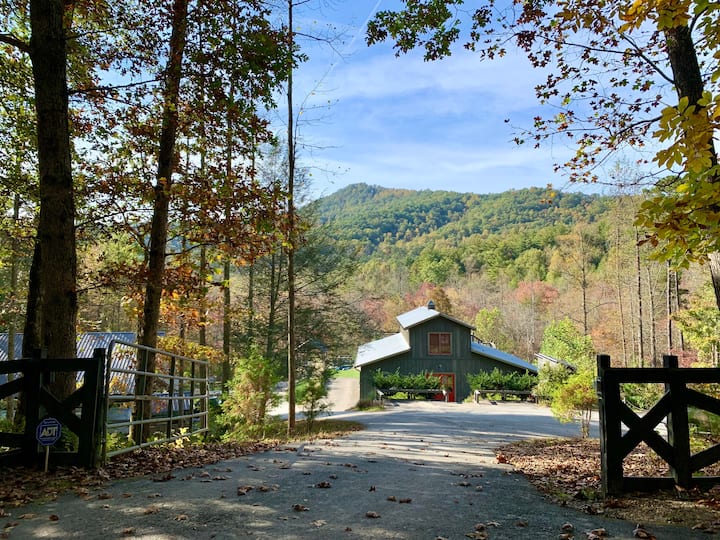 Sugarboo Farms: Sleeps 47 – Pool – Hottub – Events - Blairsville, GA