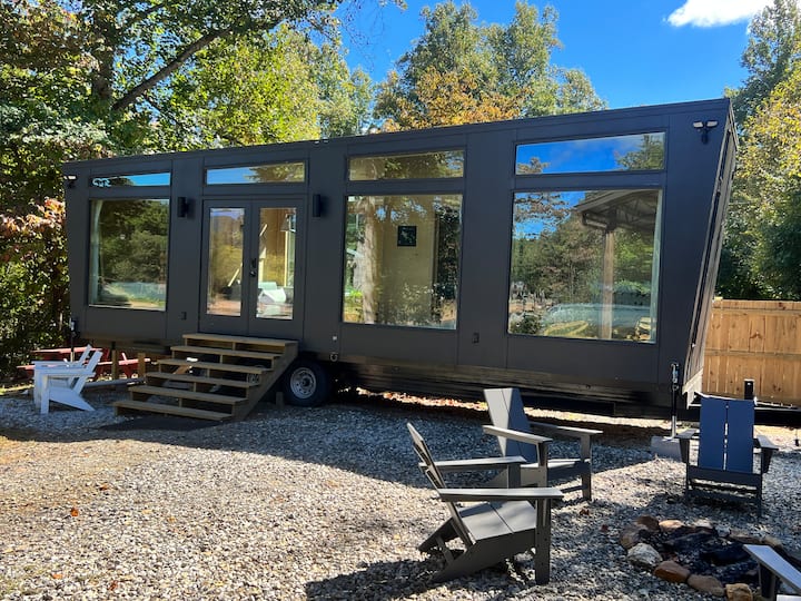 Tiny Mountain Lake Retreat - Blairsville, GA