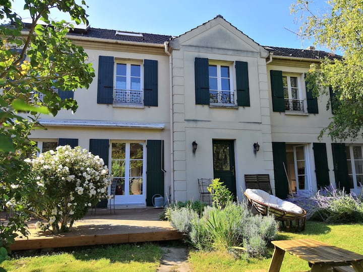 Grande Maison Familiale Avec Jardin - Courbevoie