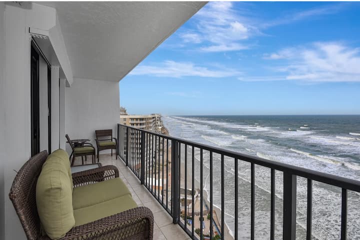 Welcome To Your Own Paradise. - Daytona Beach Shores, FL