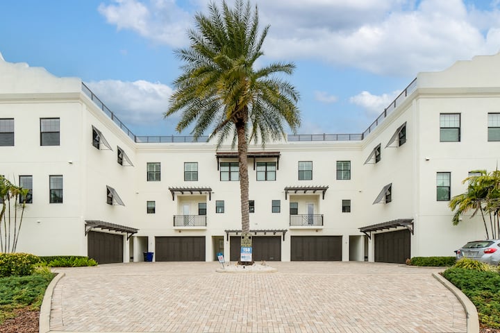 Luxury On Water & Steps To Beach - Clearwater Beach, FL