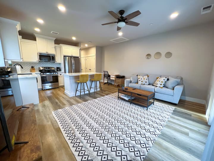 Modern One Bedroom House With Backyard - Rocklin, CA