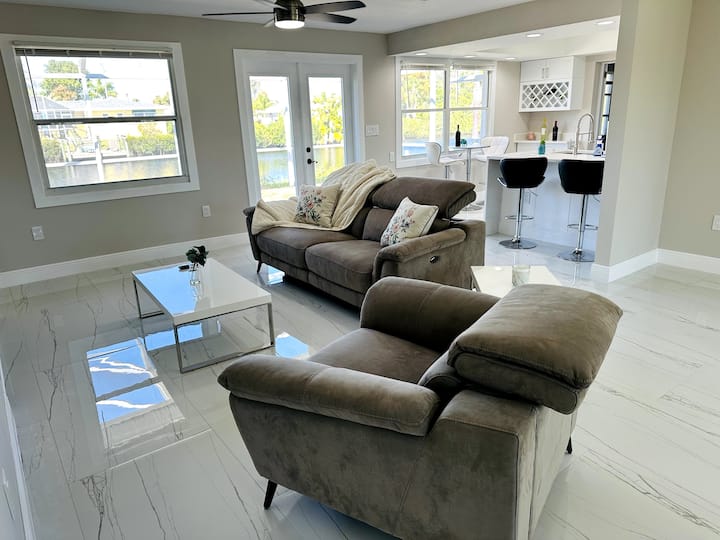 Casa Happy ~New Lux Waterfront - North Fort Myers