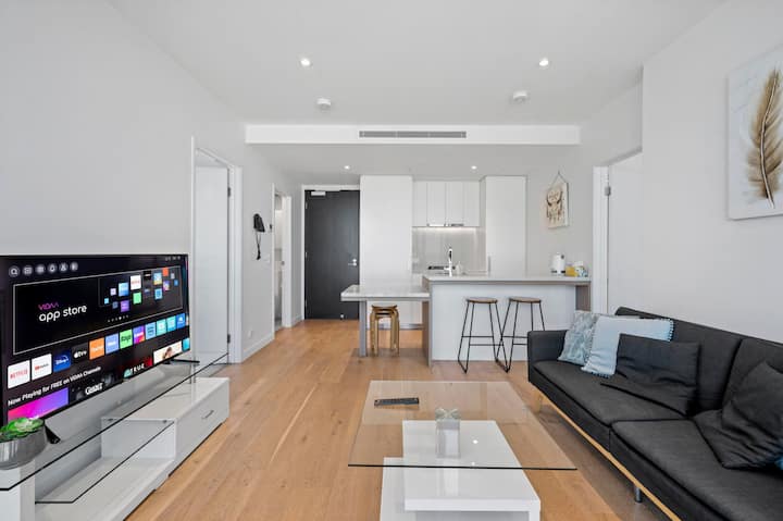 City-view 2br Apt On A High Floor, Free Parking - Balmoral