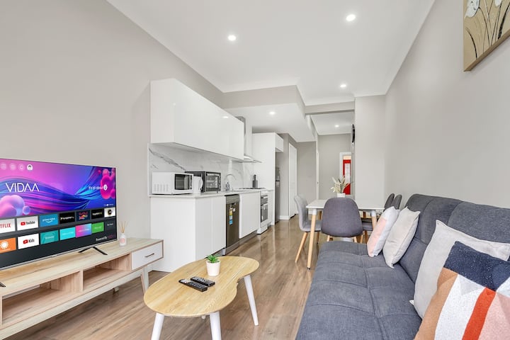 Tranquil 3br | Free Parking | 5 Mins To Light Rail - Sydney