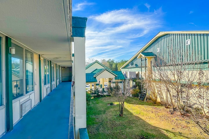 1 Bedroom Suite - Milledgeville, GA
